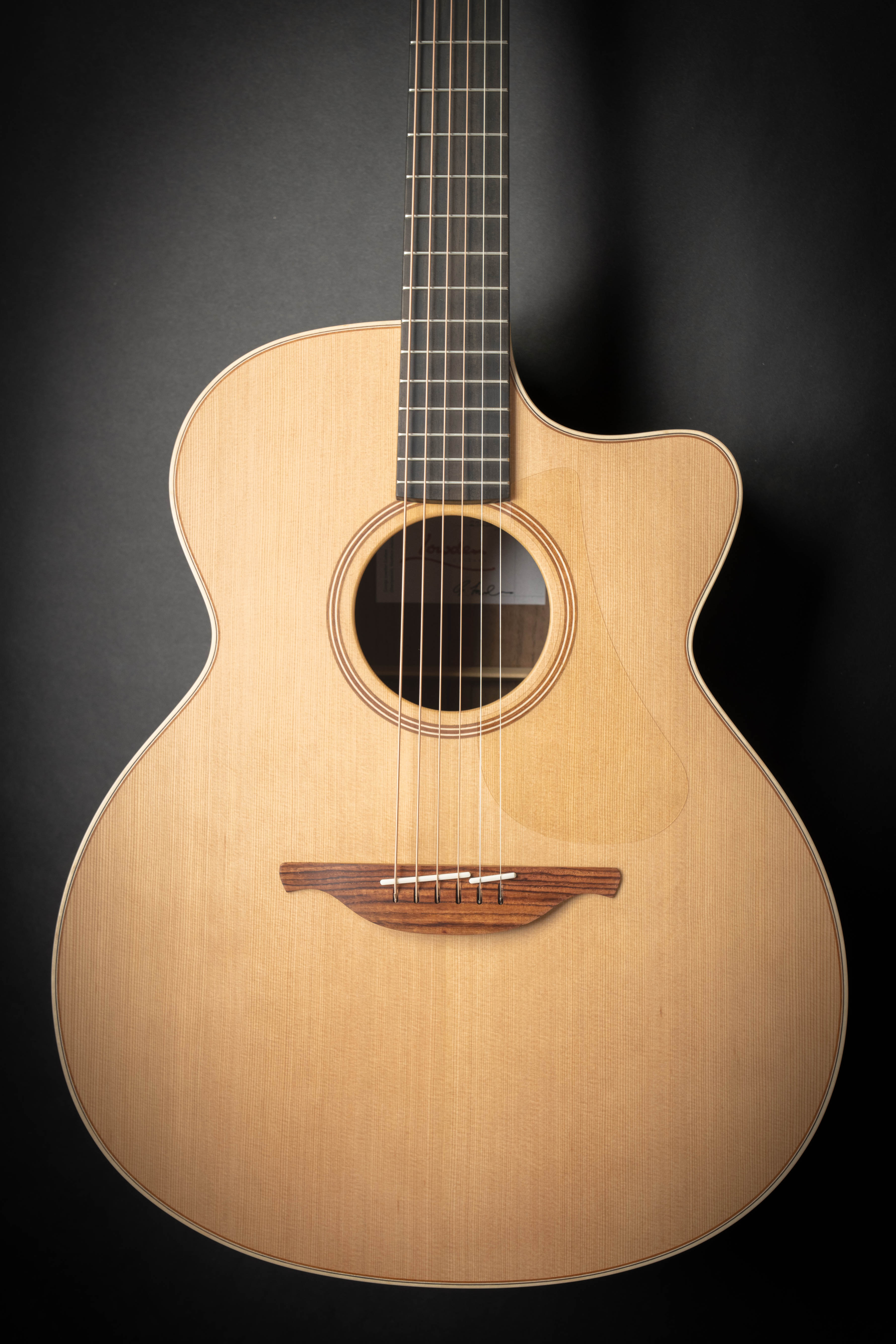 Lowden O-23C (27458) – Guitars Rebellion