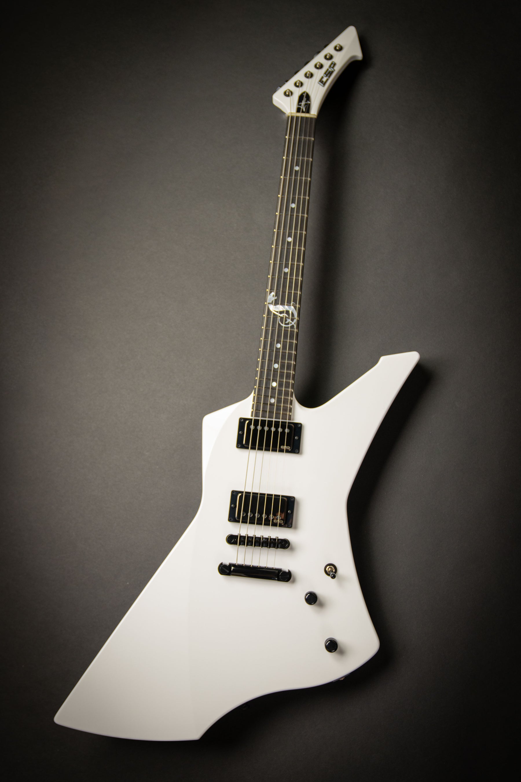 ESP Custom Shop Snakebyte White (E8411222) – Guitars Rebellion