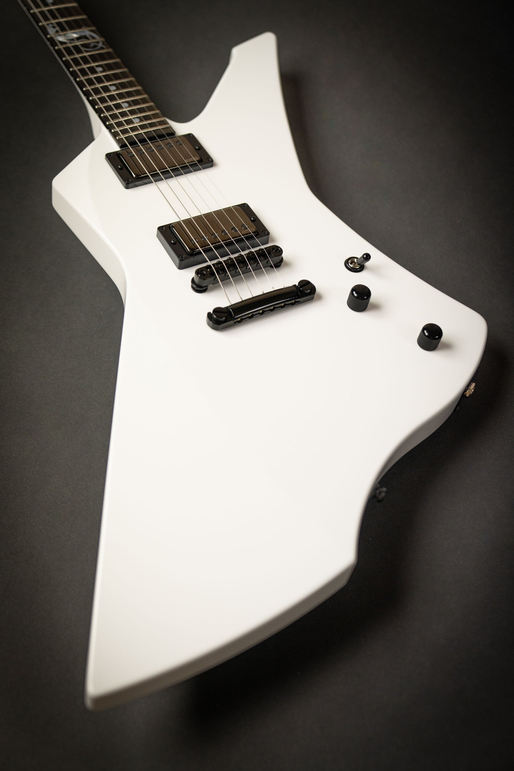 ESP Custom Shop Snakebyte White (E8411222) – Guitars Rebellion
