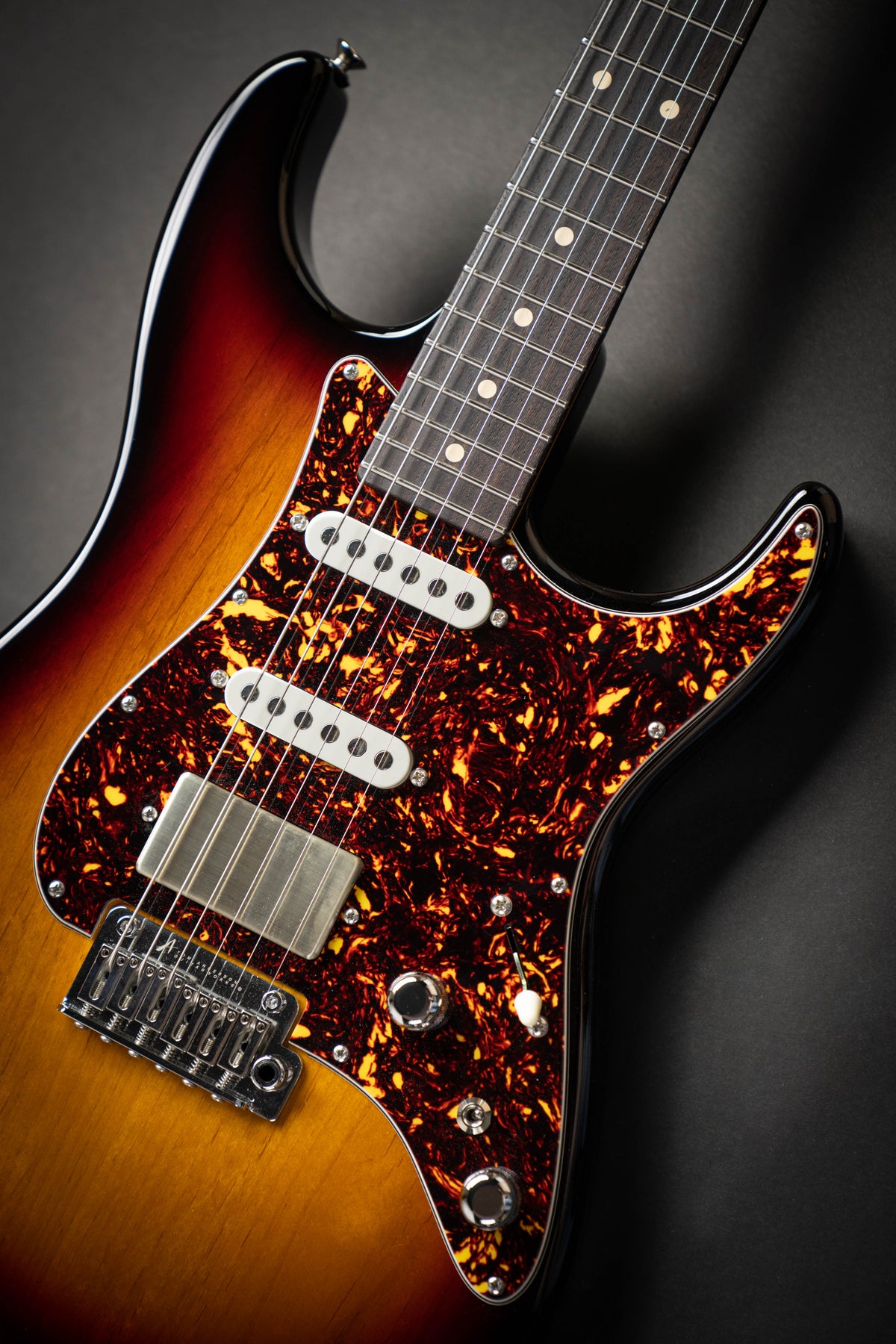 Tom Anderson The Classic 3 Color Burst (113022P) – Guitars Rebellion