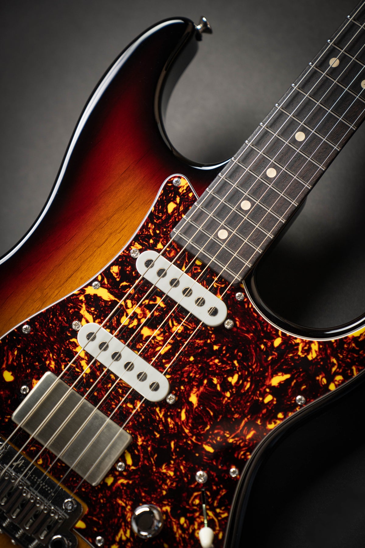 Tom Anderson The Classic 3 Color Burst (113022P) – Guitars Rebellion