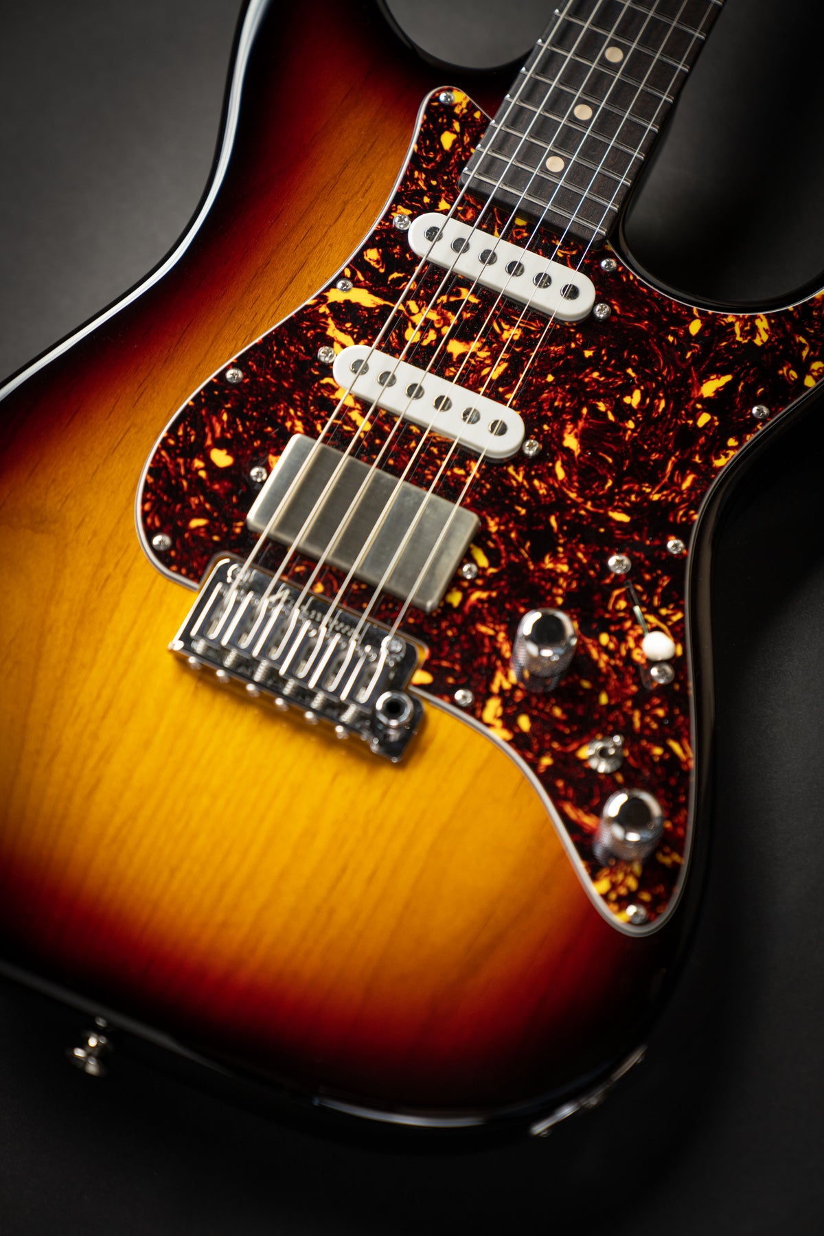 Tom Anderson The Classic 3 Color Burst (113022P) – Guitars Rebellion