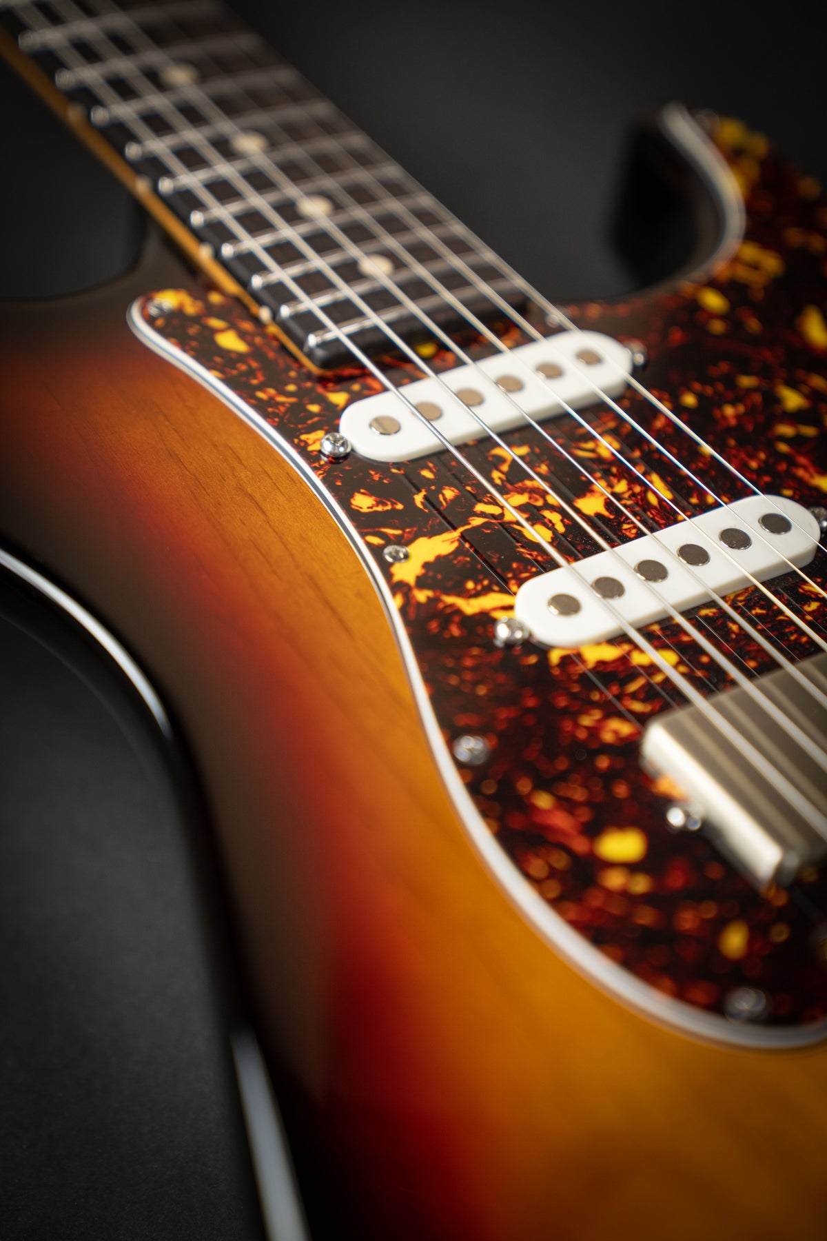 Tom Anderson The Classic 3 Color Burst (113022P) – Guitars Rebellion