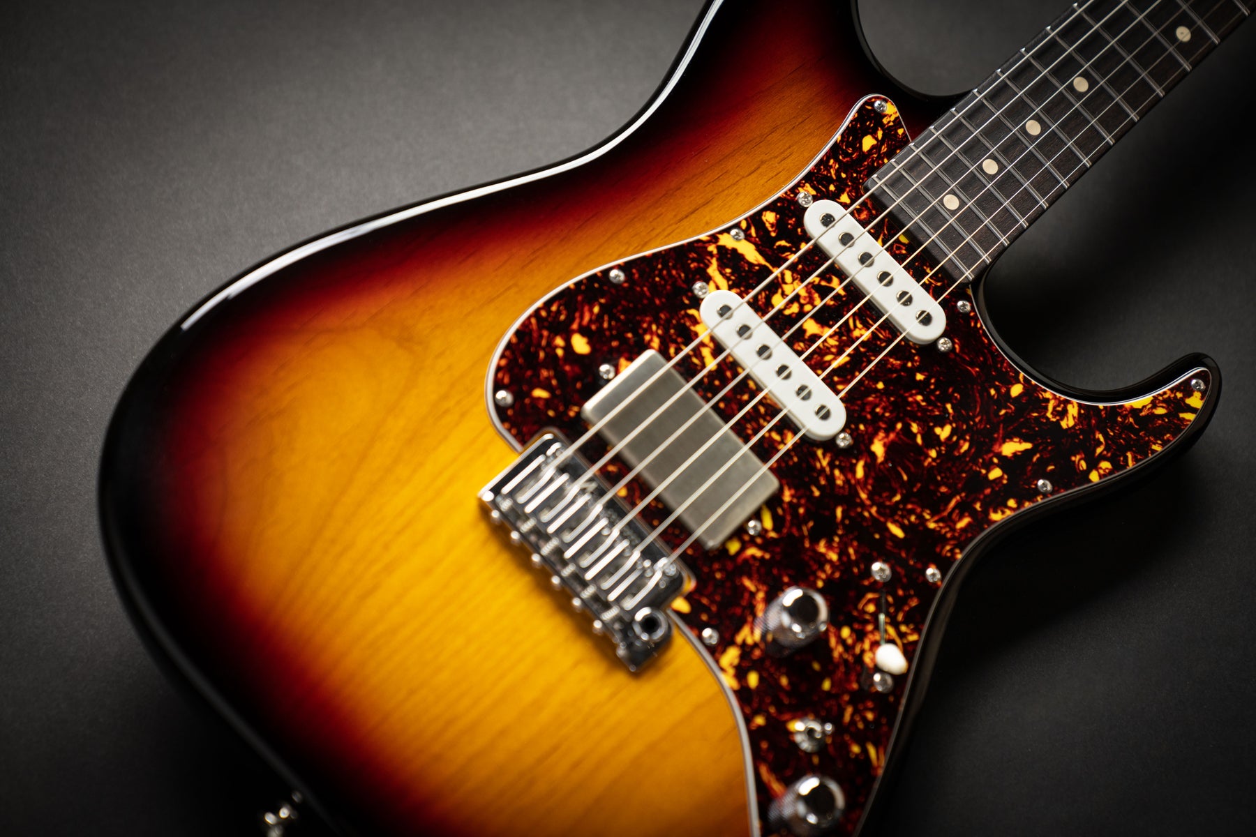 Tom Anderson The Classic 3 Color Burst (113022P) – Guitars Rebellion